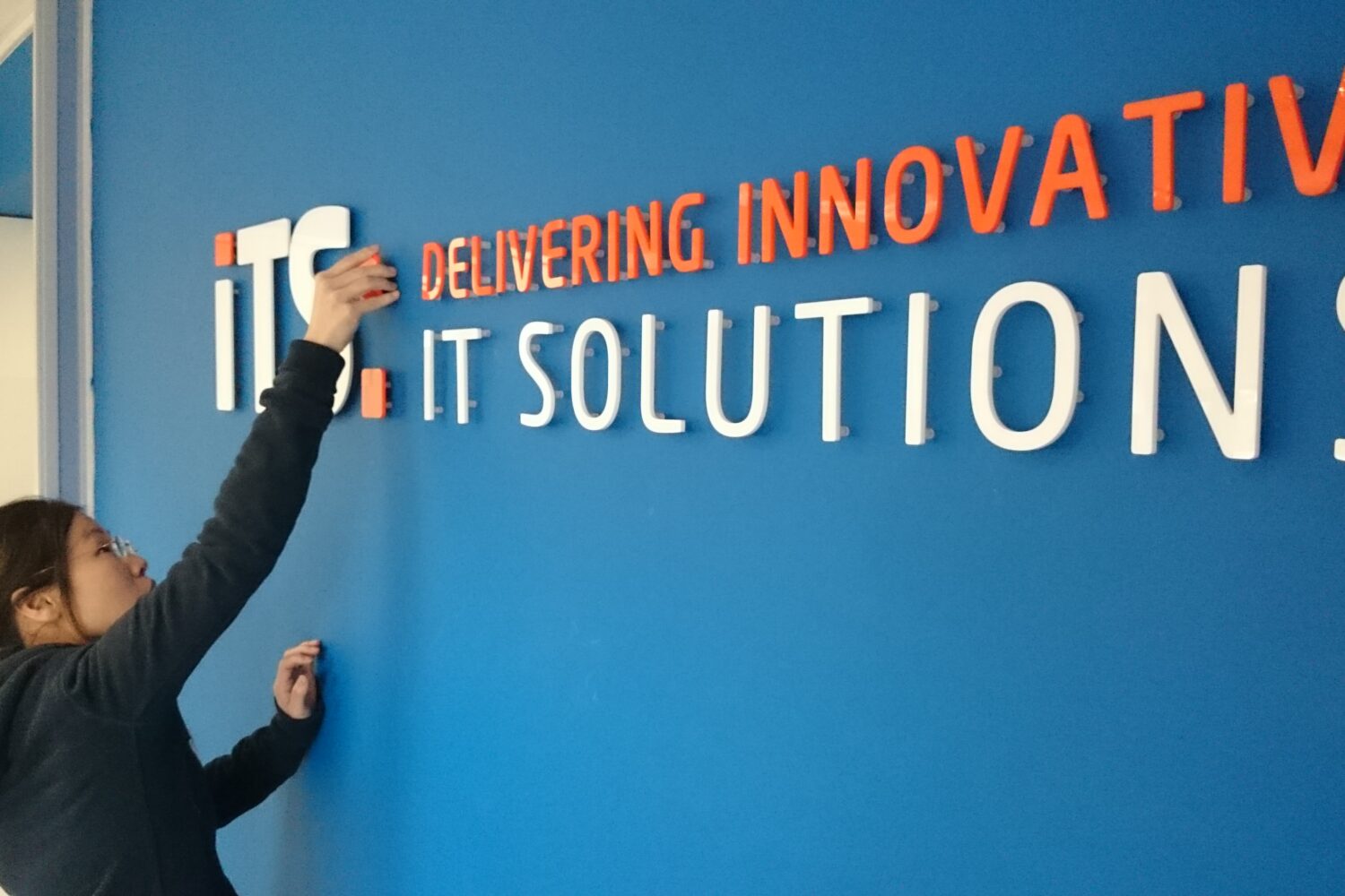 Letter Fixing Instructions | Ruislip Signs and Graphics